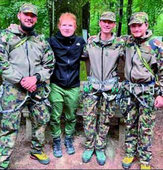 PROMINENTER BESUCH | Schweizer Soldat